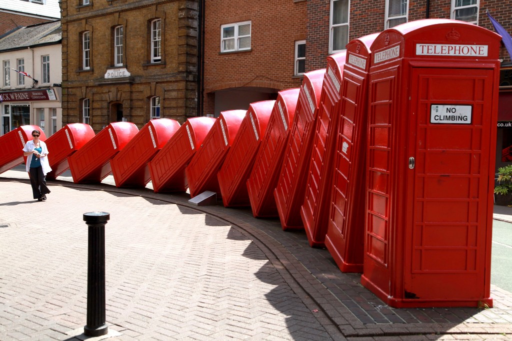 Tories and Lib Dems squabble over Kingston's iconic tumbling telephone ...
